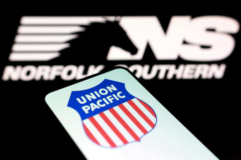 Federal regulator pauses Union Pacific, Norfolk Southern merger review