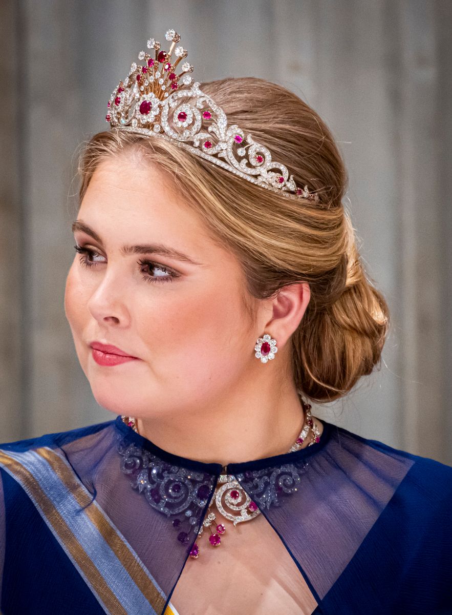 Princess Amalia dusts off Queen Máxima’s jewelry box for the German ...