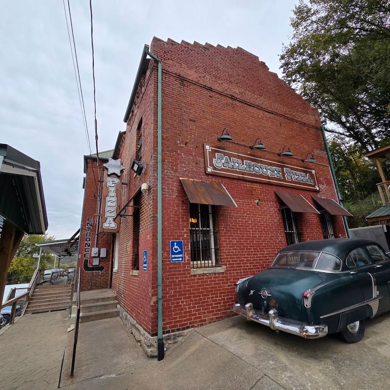 8 wonderfully weird Kentucky restaurants that make absolutely no sense ...