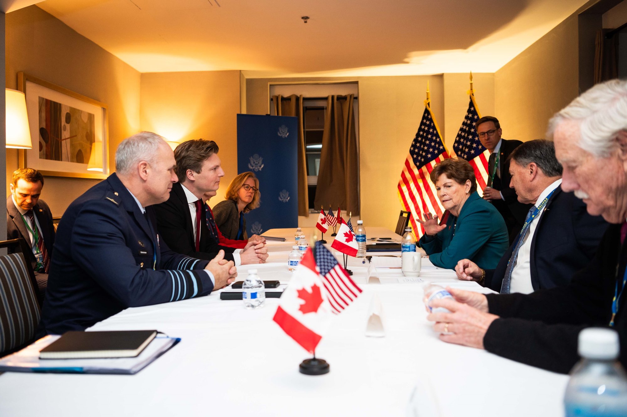 Defensie grootste gebruiker privéjets: vlucht Brekelmans naar Canada ...
