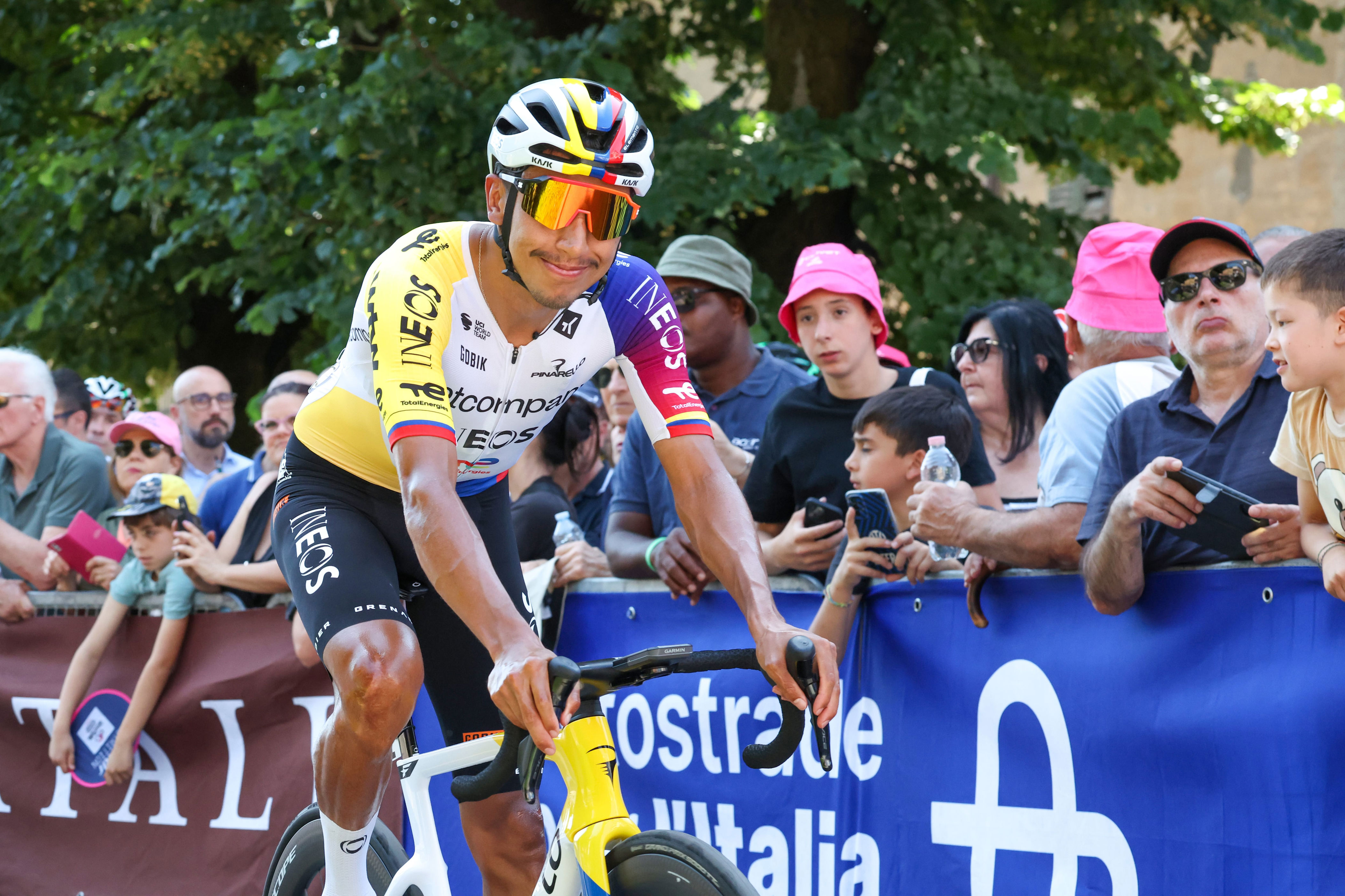 Egan Bernal sacudió el Giro de Italia 2026: se atrevió en la etapa 18 y ...