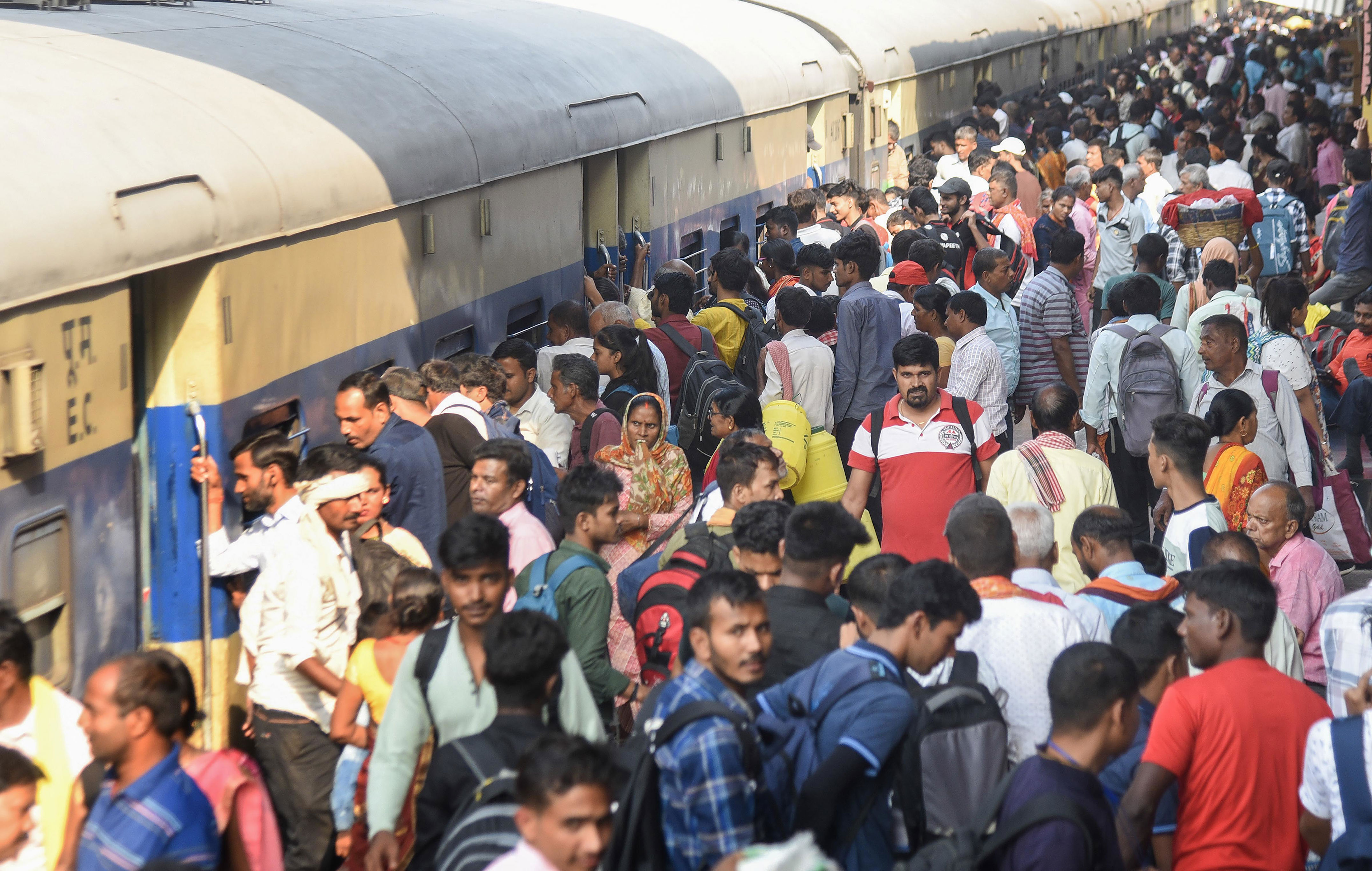 FSSAI issues notice to IRCTC over viral video of utensils washed in ...