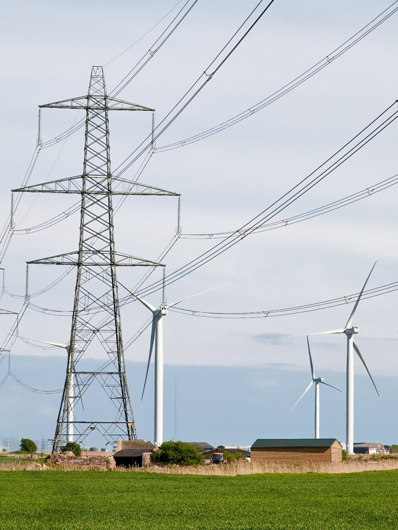 New model predicts wind power surge risks across turbines, farms and grids