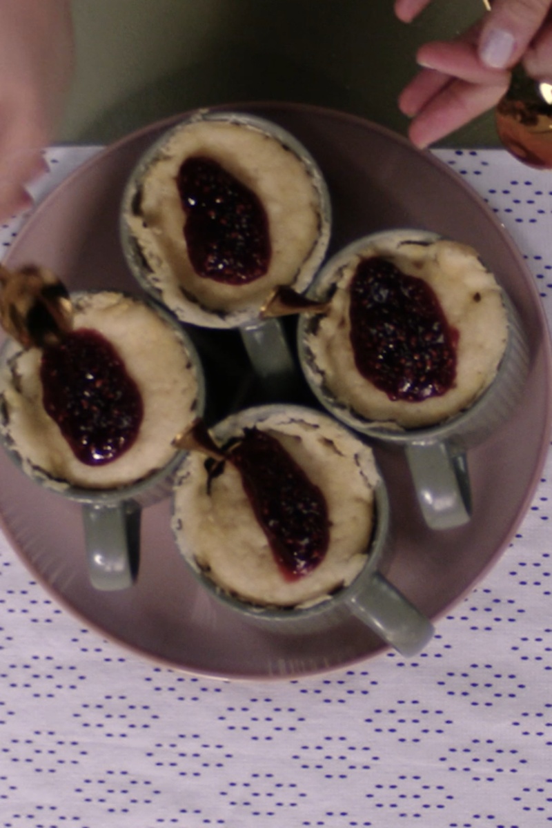 Quick lemon mug cakes in the microwave