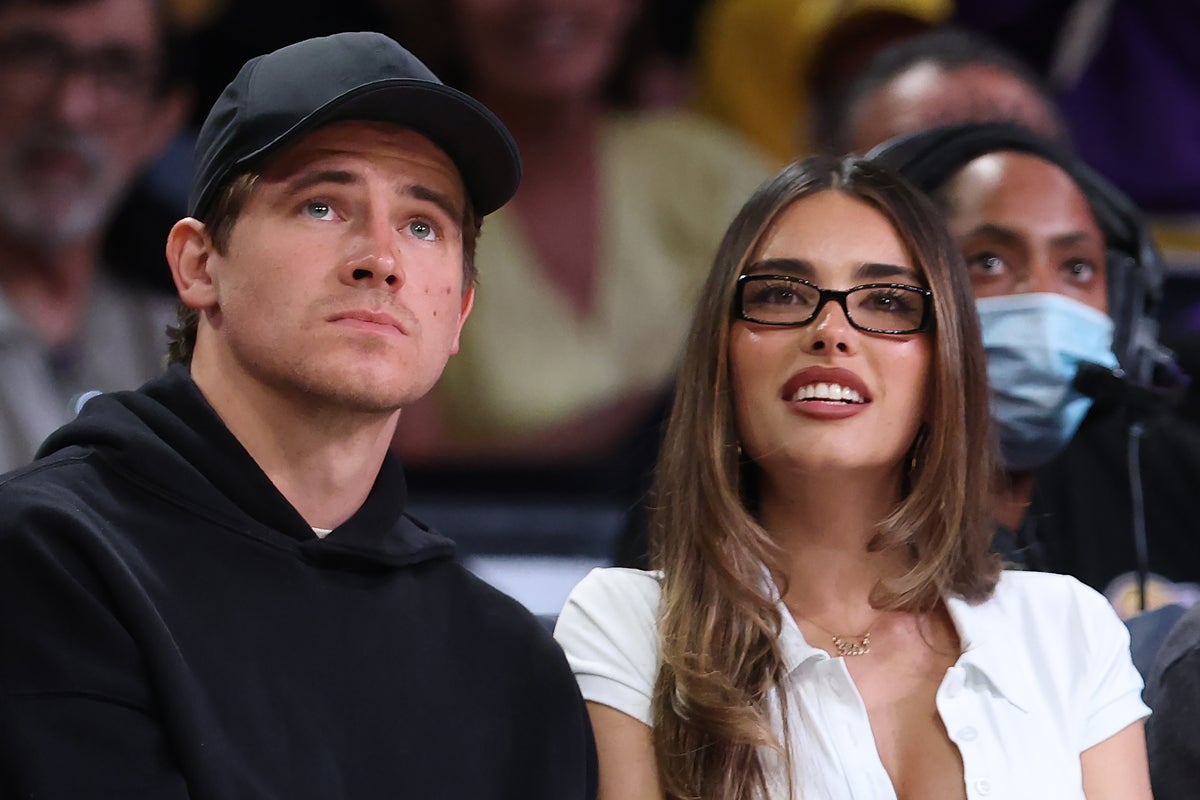 Chargers coach reacts to QB missing workouts to be with Madison Beer