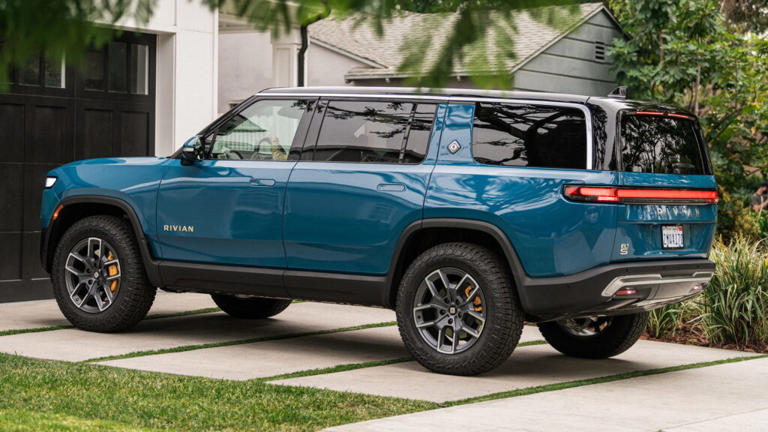 Feds step in after a broken bolt sent two Rivian R1S SUVs swerving ...