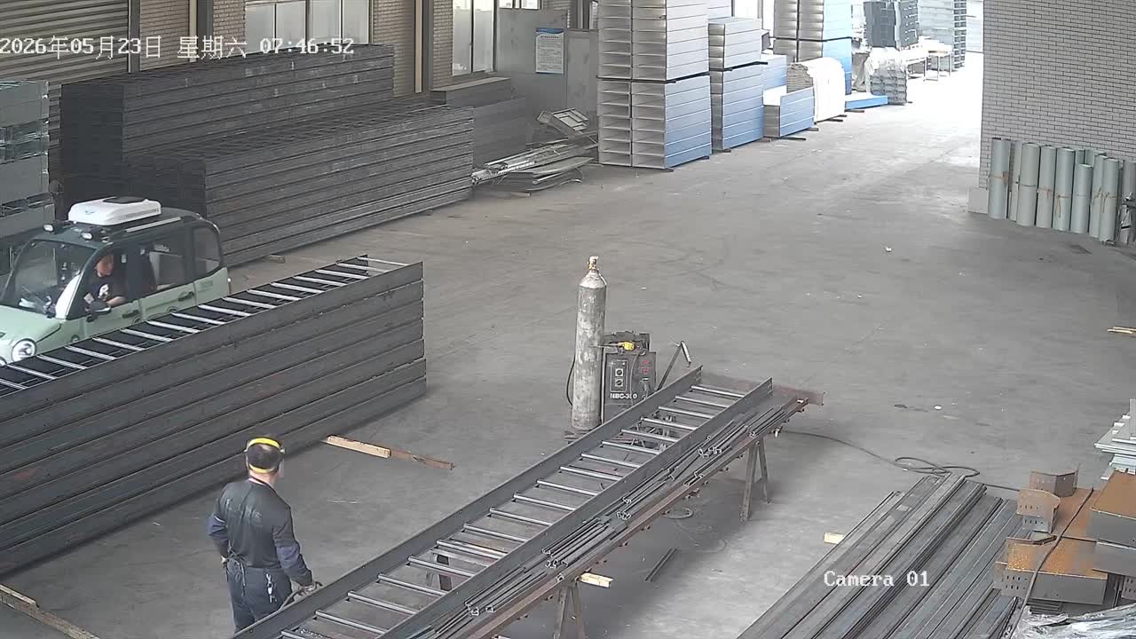 Electric vehicle loses front wheel inside factory in Jiangsu, China