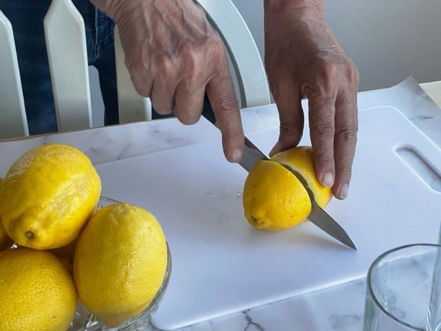 How to make limonana, tasty mint lemonade