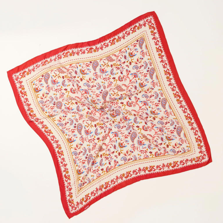 Clodagh McKenna swaps classic hats for a paisley red bandana in the ...