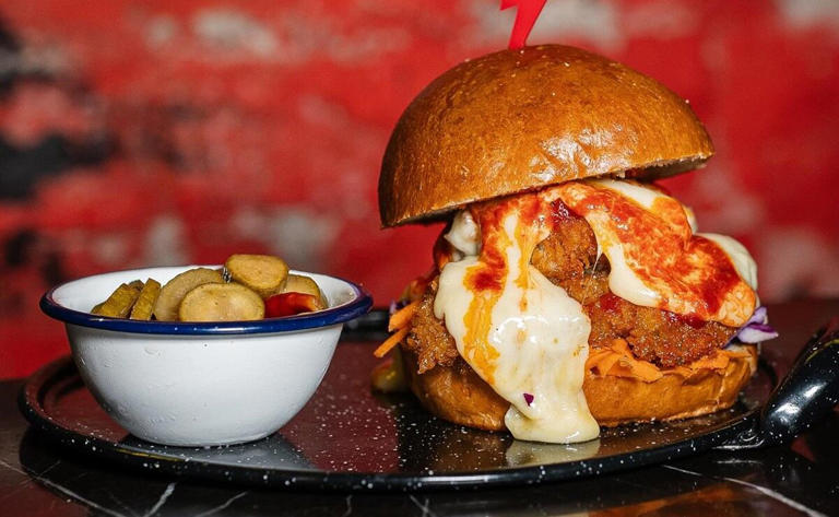 Citas, hamburguesas y futbol en un speed dating de CDMX