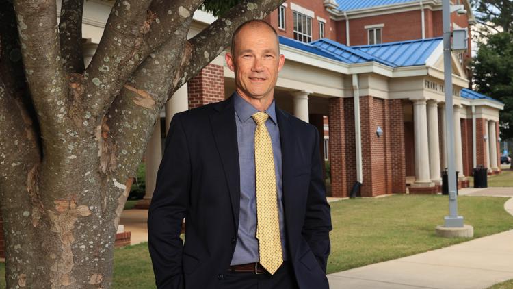 Dr. Eric Smith named dean of UAH Honors College, aims to expand student ...