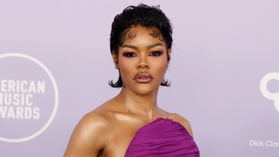 Teyana Taylor’s AMAs look blends edgy hair with romantic gown