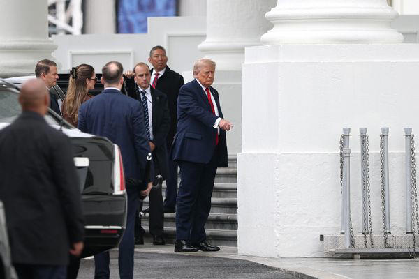Does video show Trump pooping himself while staring at White House ...