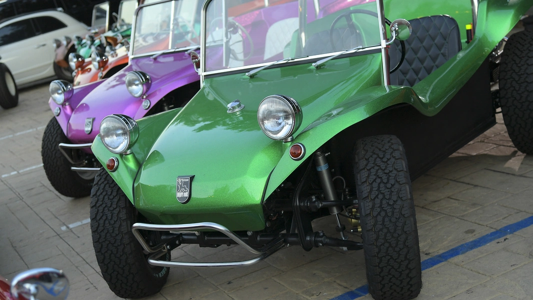 Brado unveils carbon fiber dune buggy with retro flair
