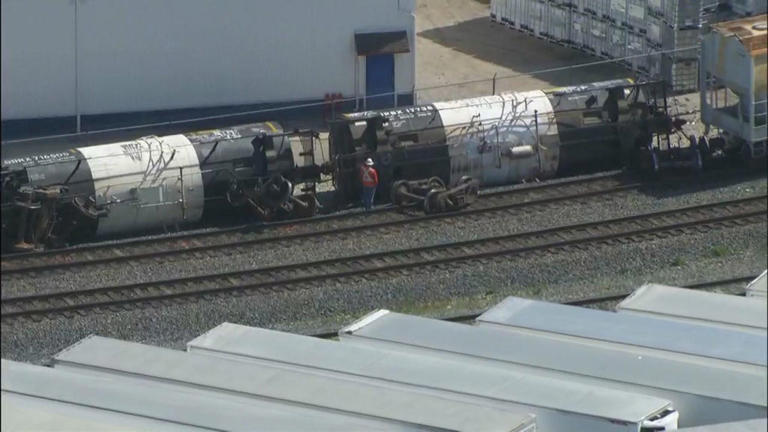 Freight train derails in Posen, Illinois; road blocked at 140th St. and ...