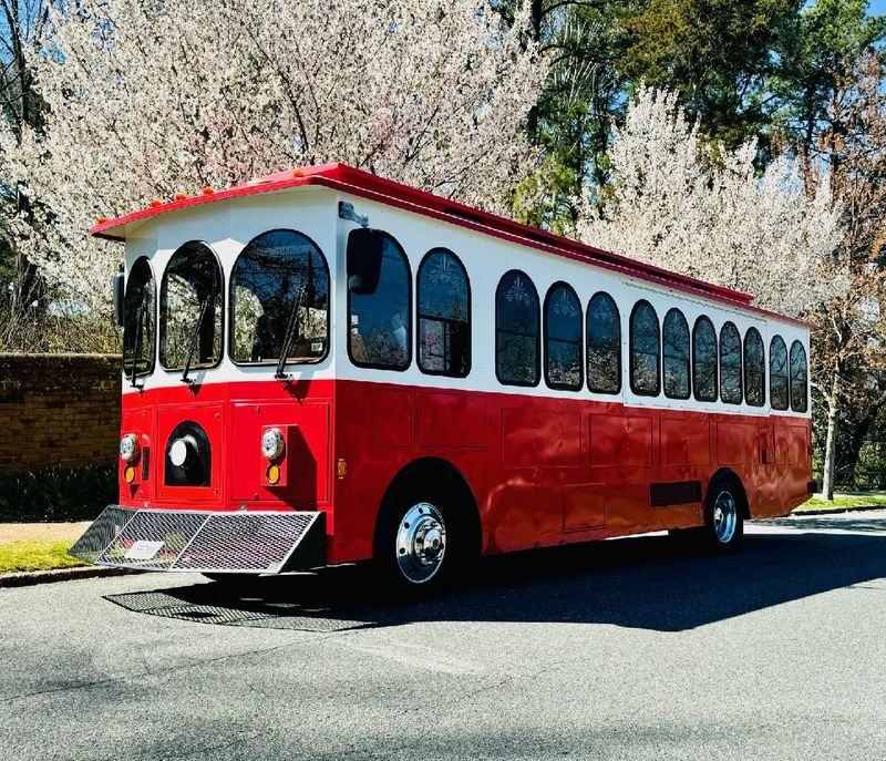 This open-air Virginia trolley tour will give you the most spectacular ...