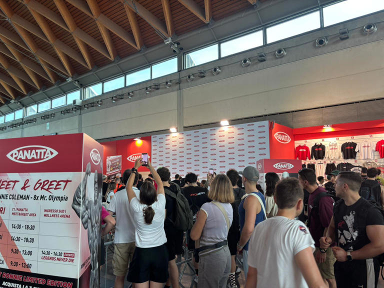 Ronnie Coleman al RiminiWellness, lunghe file allo stand per vedere ...