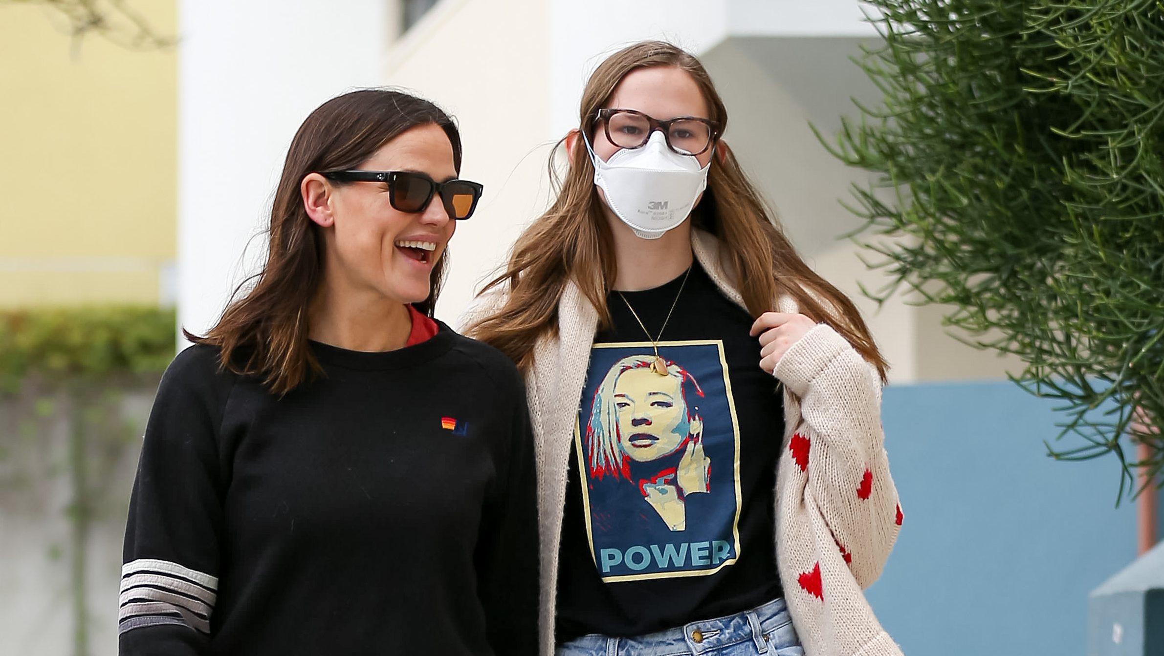 Why does Violet Affleck wear a mask? What she’s said about the health ...