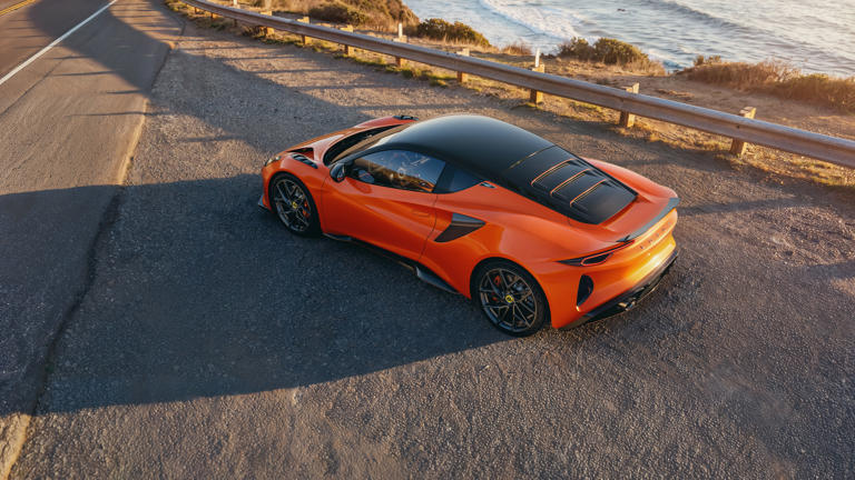 Lotus Emira 420 Sport. Debiutuje najmocniejsza i najlżejsza Emira w ...
