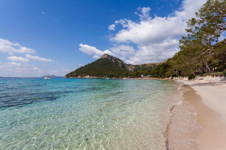 Idyllic beach with 12 hours of sunshine a day tops list of the warmest ...