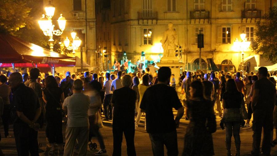 Notte rosa a Sassari tra musica, flash mob e shopping