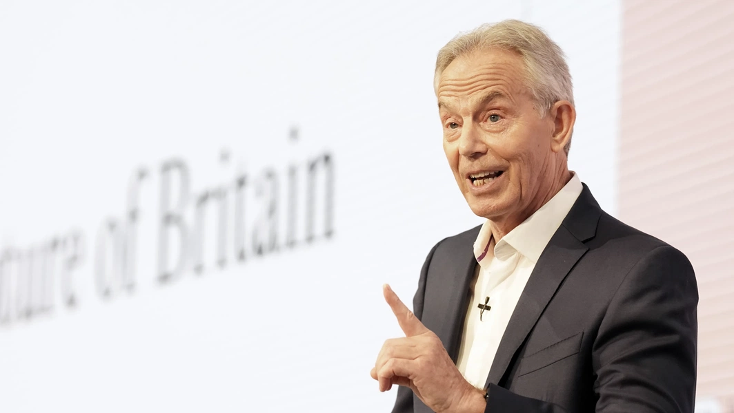 Blair urges Starmer to drop Miliband's net zero targets