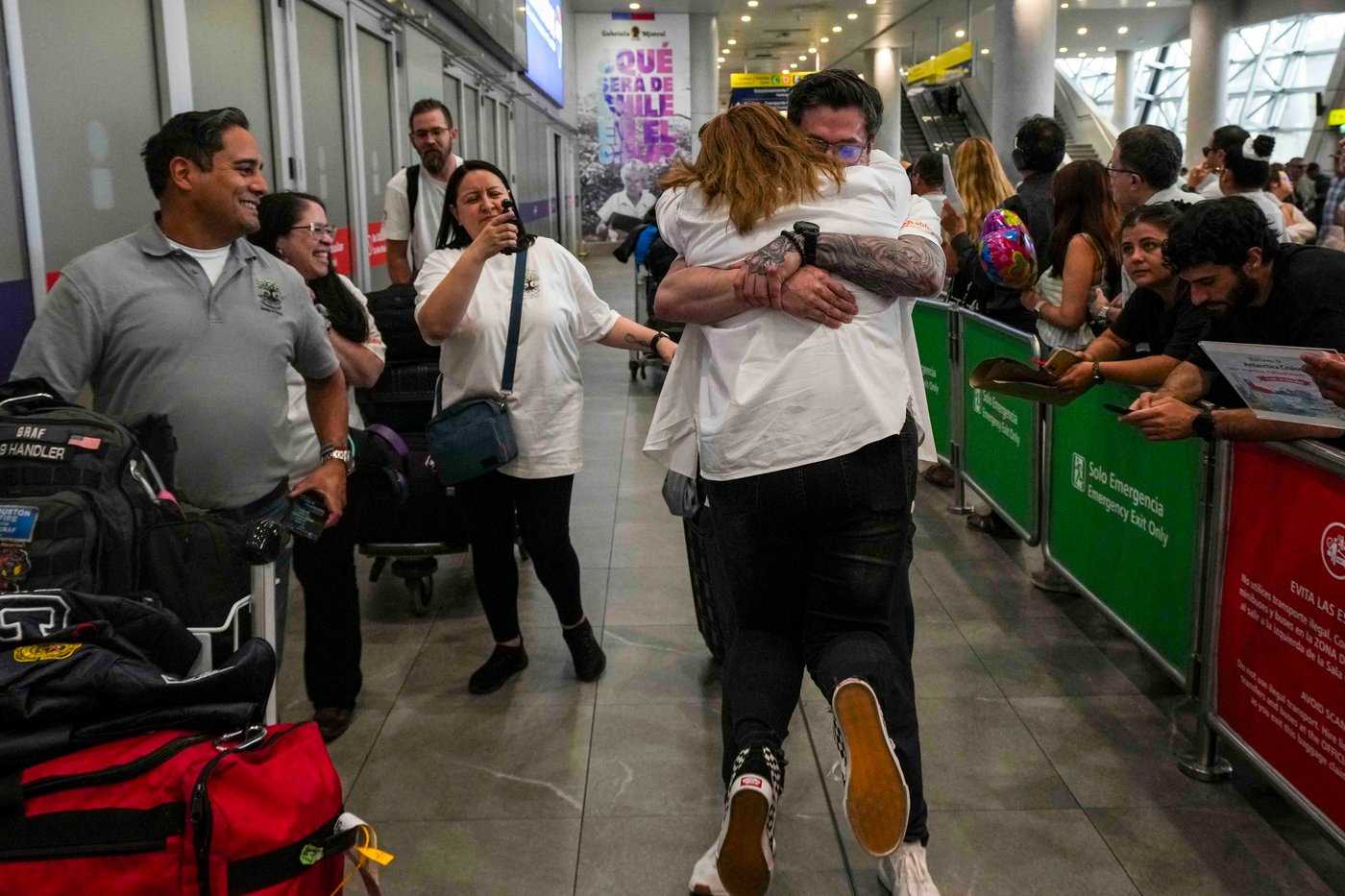 Chilean American stolen as a baby reunites with his mom and gets a ...