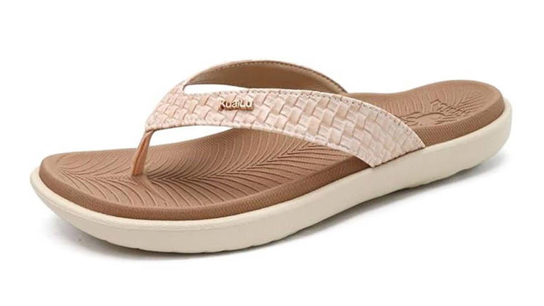 Amazon's supportive and cushiony flip-flops that feel like 'walking on ...