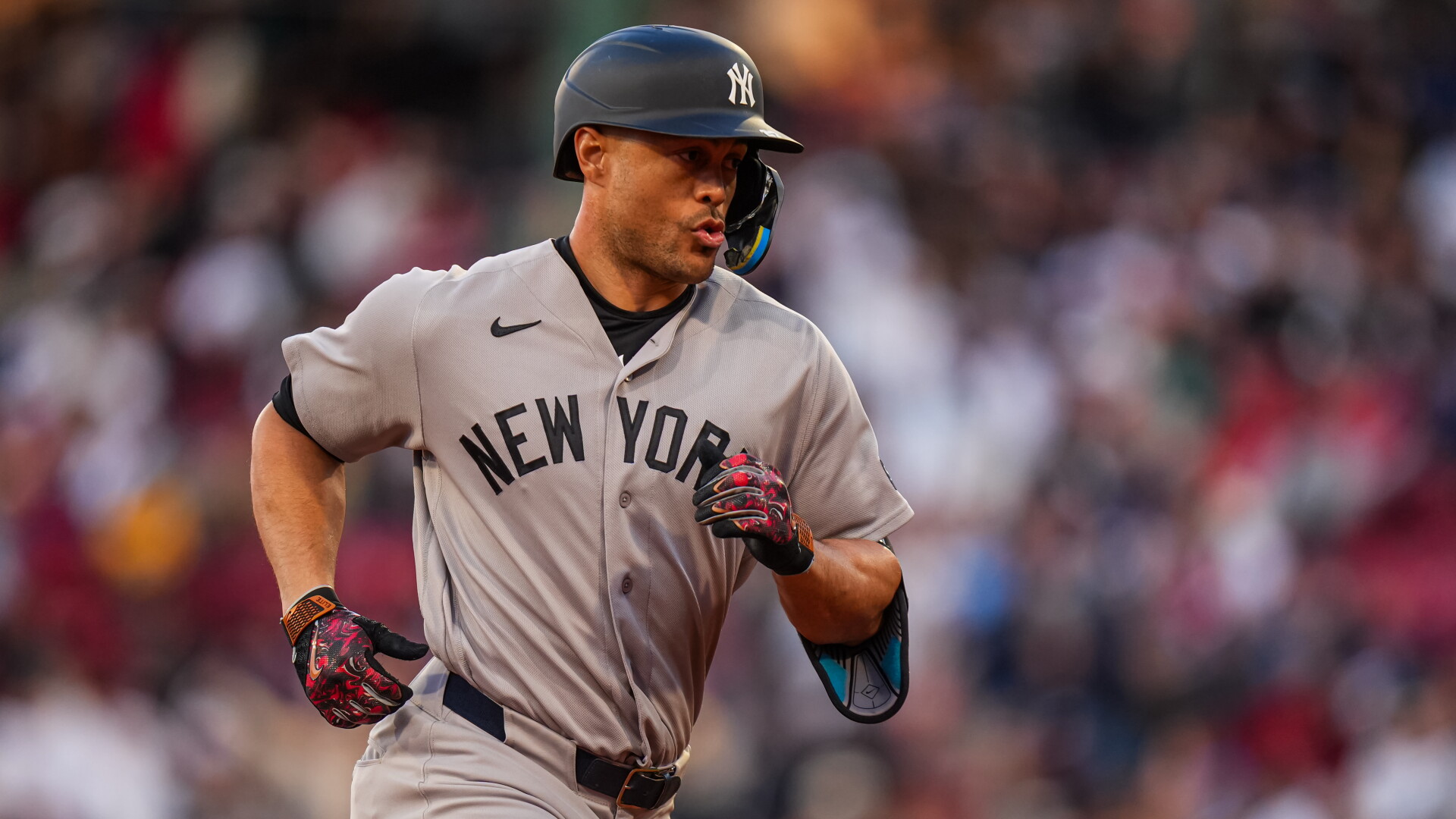 Yankees’ Giancarlo Stanton takes a key recovery step, running outside ...
