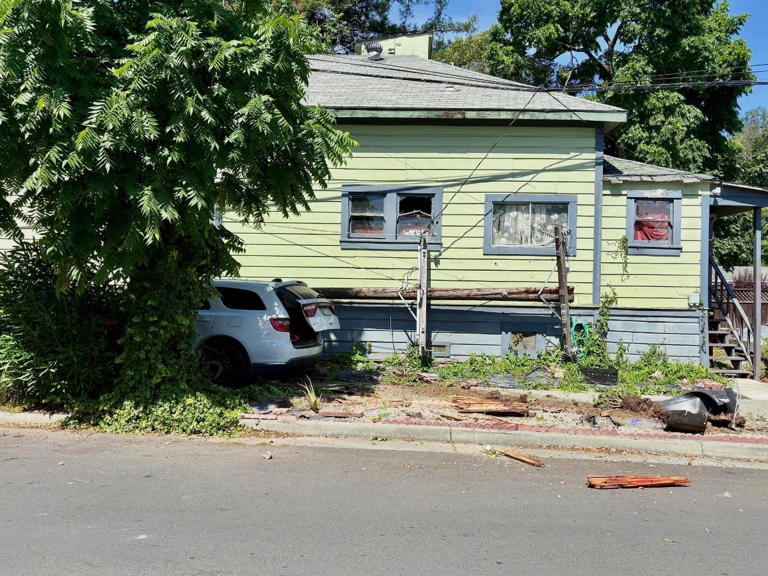 Domestic violence suspect knocks out power in Napa