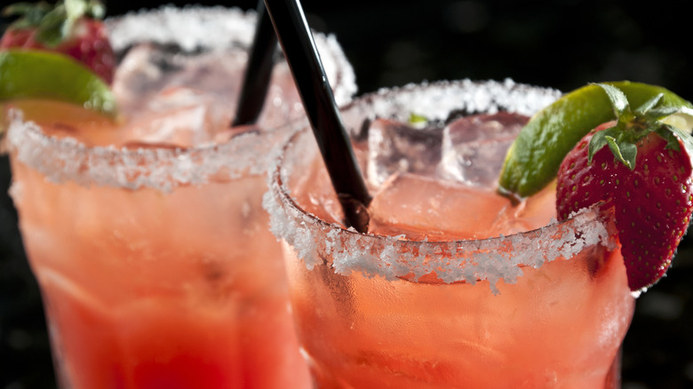 12 drinks you should be adding strawberry puree to