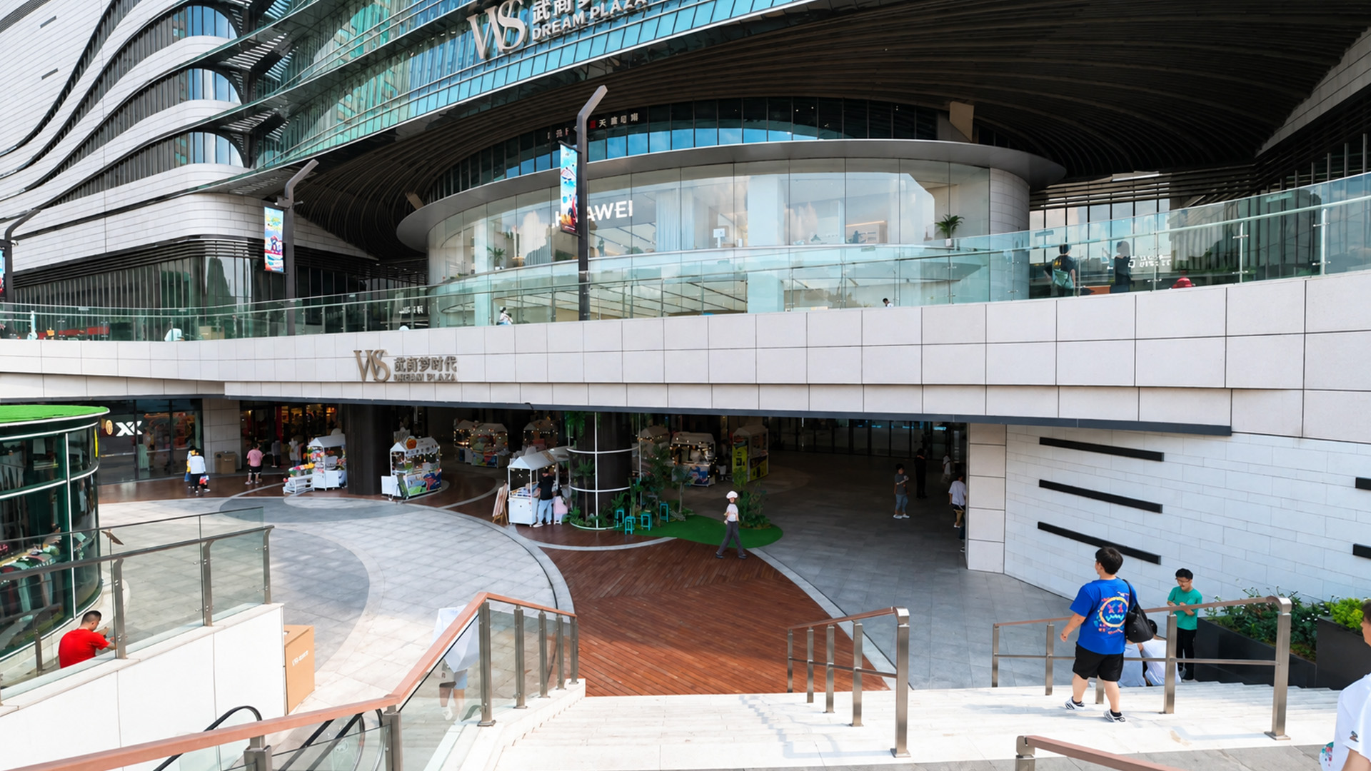 This enormous Chinese mall looks bigger than an entire downtown