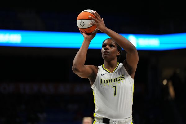 Lynx sign Teaira McCowan for depth, with Napheesa Collier out