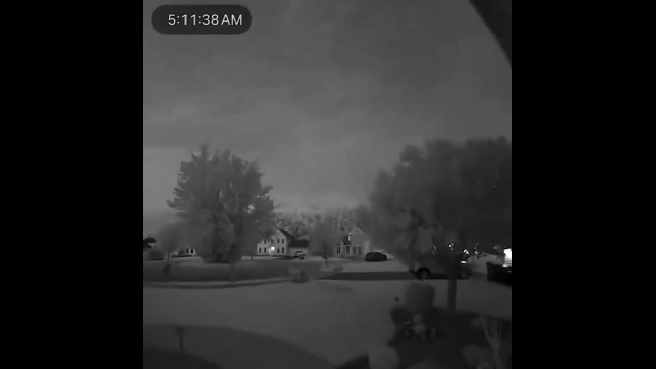 Bright meteor lights up skies above western New York in East Amherst ...