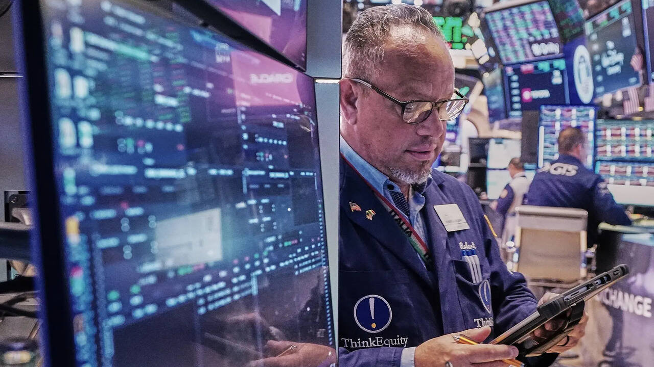 US stock market reaches new highs amid strong corporate earnings
