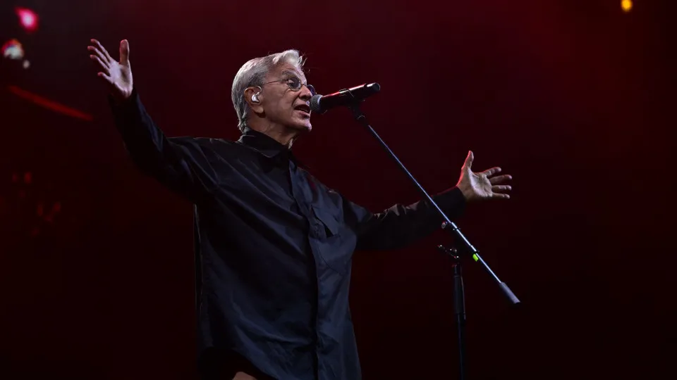 Caetano emociona ao cantar fado no Porto: "Não sei quando poderei voltar"
