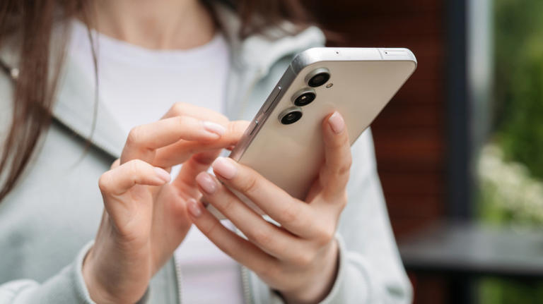 4 common Samsung Galaxy phone problems (and how to fix them)