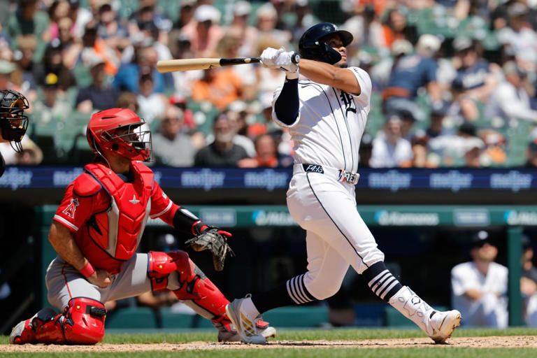 Tigers outfielder’s home run leaves fan covered in drink