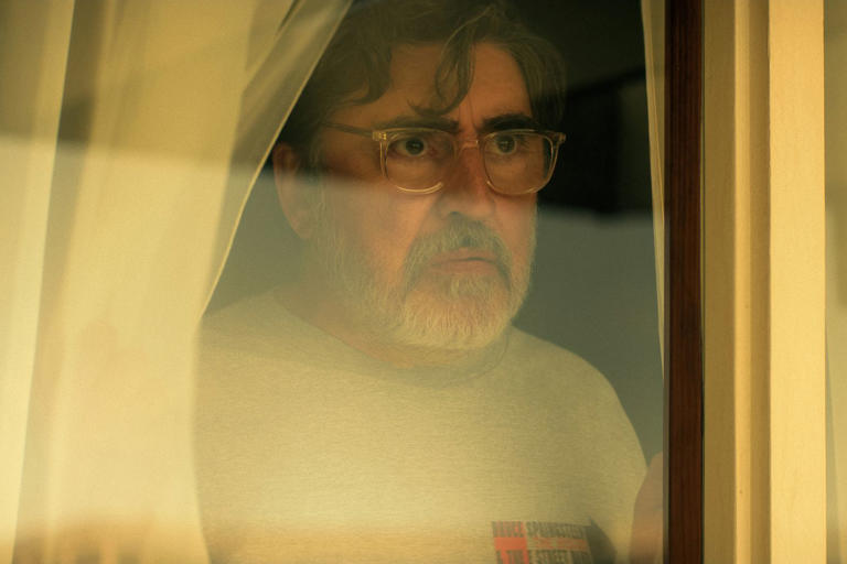 Alfred Molina cried trying to get through ‘Thunder Road’ performance in ...