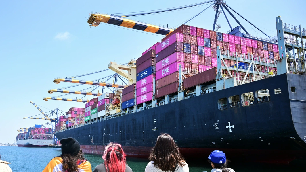 Judge orders ex-customs chief to explain tariff refund delays