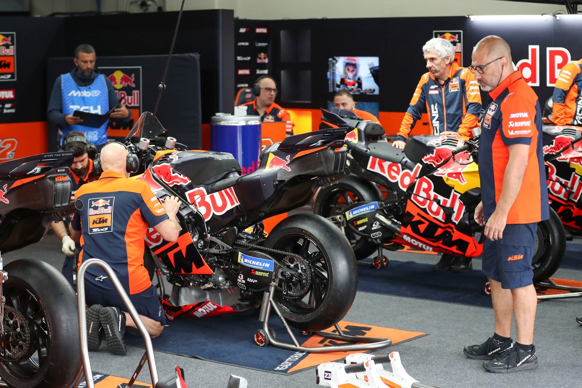 Pilotos da MotoGP detonam proposta horrível de cortar moto reserva para ...