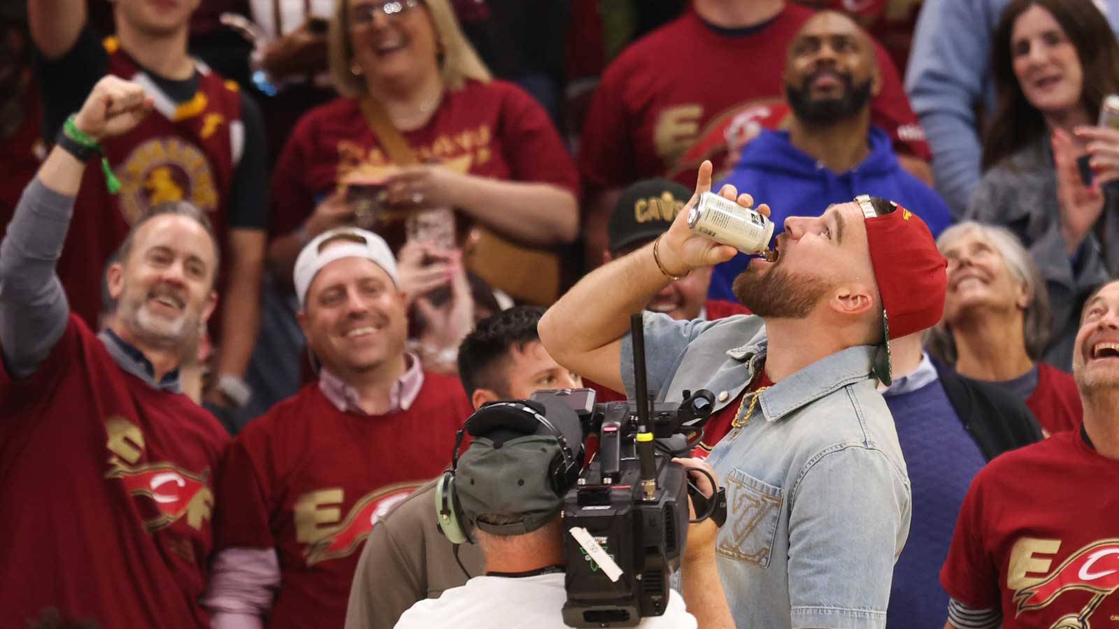 Travis Kelce defends 'classy' beer chug in front of Taylor Swift at ...