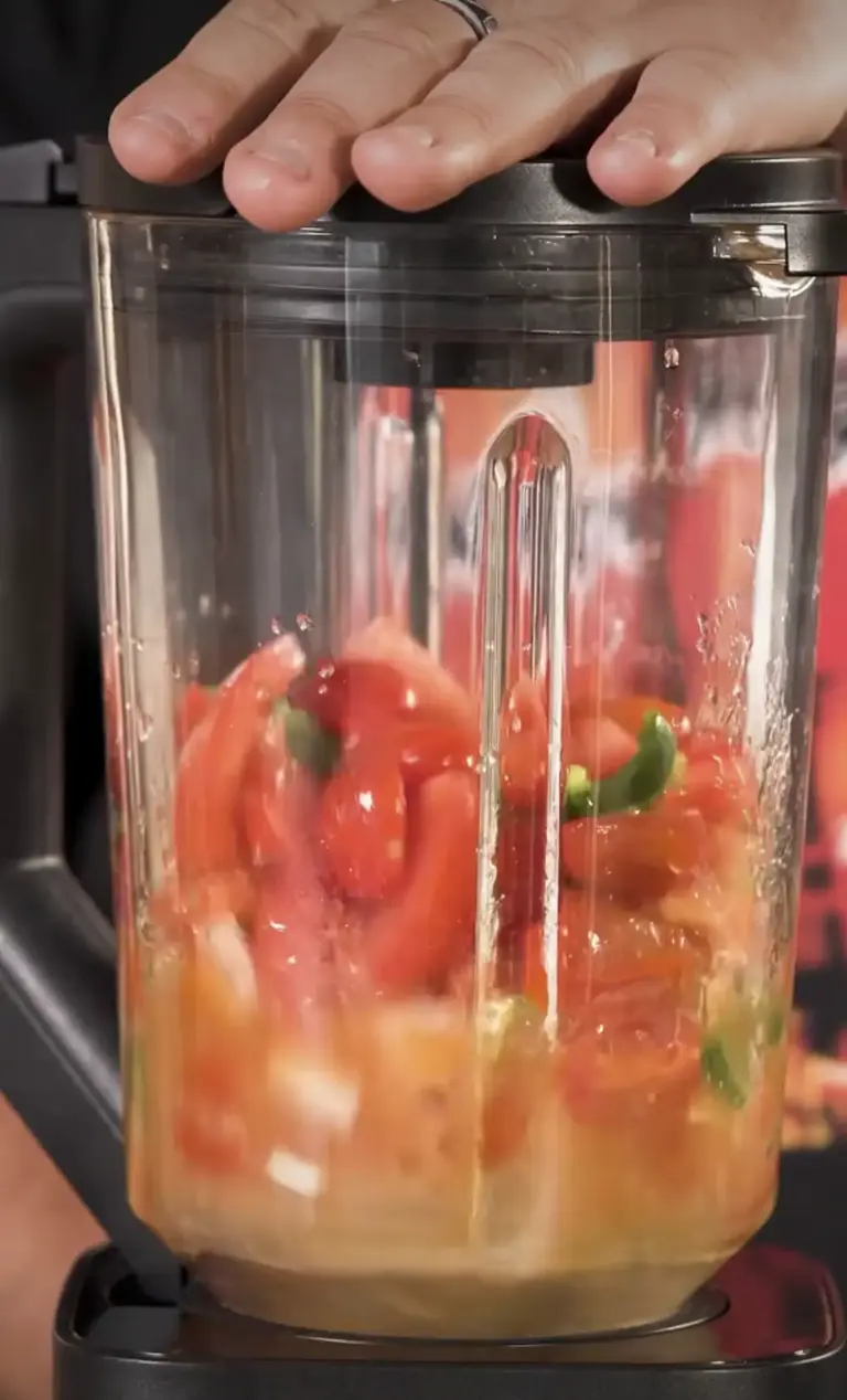 El gazpacho con fresas y queso feta de Dani García: “Una receta súper ...