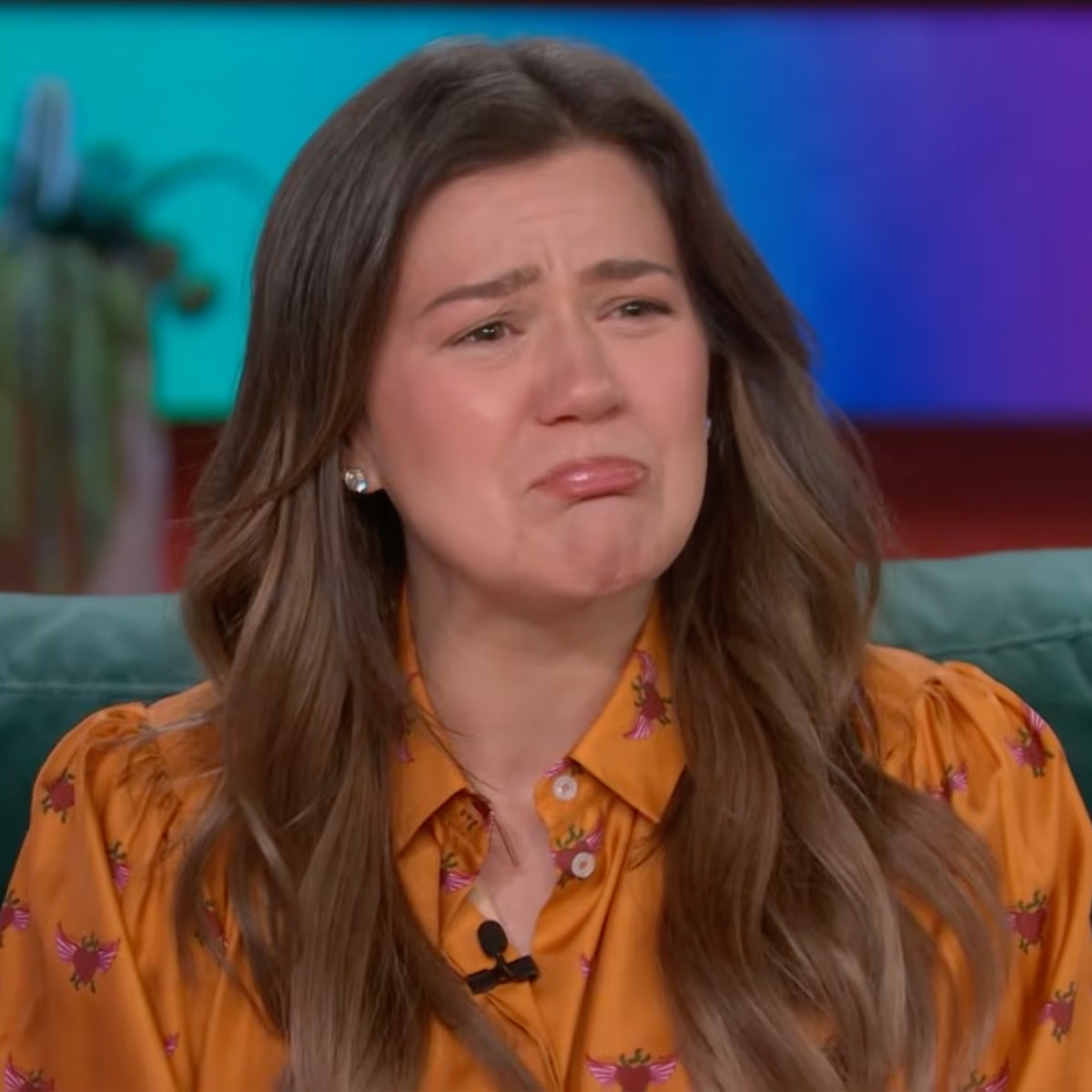 Kelly Clarkson tears up discussing end of her daytime talk show
