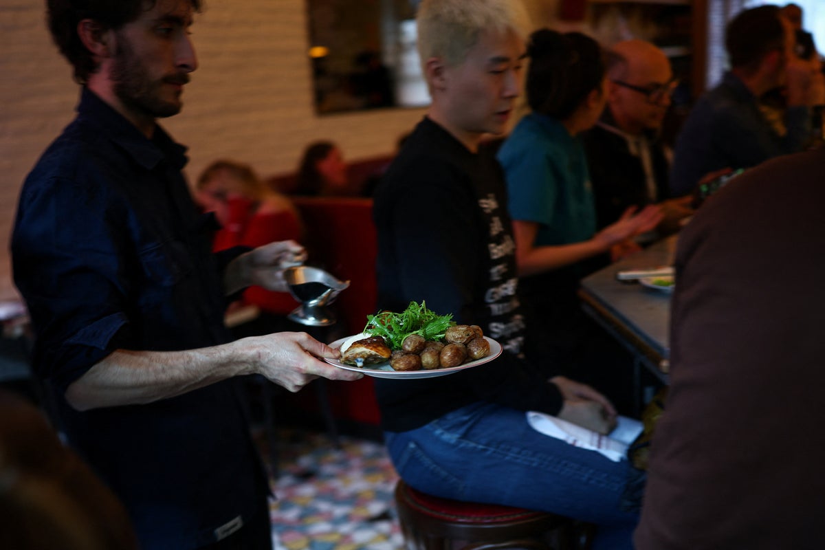US host city restaurants to add tips to bills during World Cup