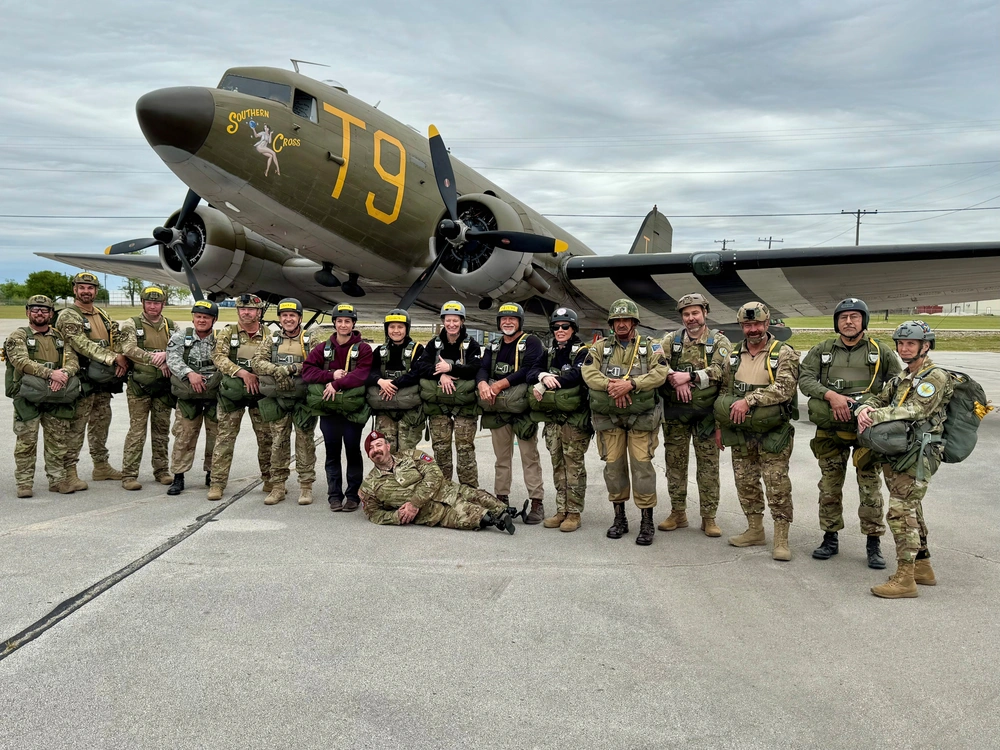 Double amputee paratrooper to jump into Normandy for 82nd anniversary ...