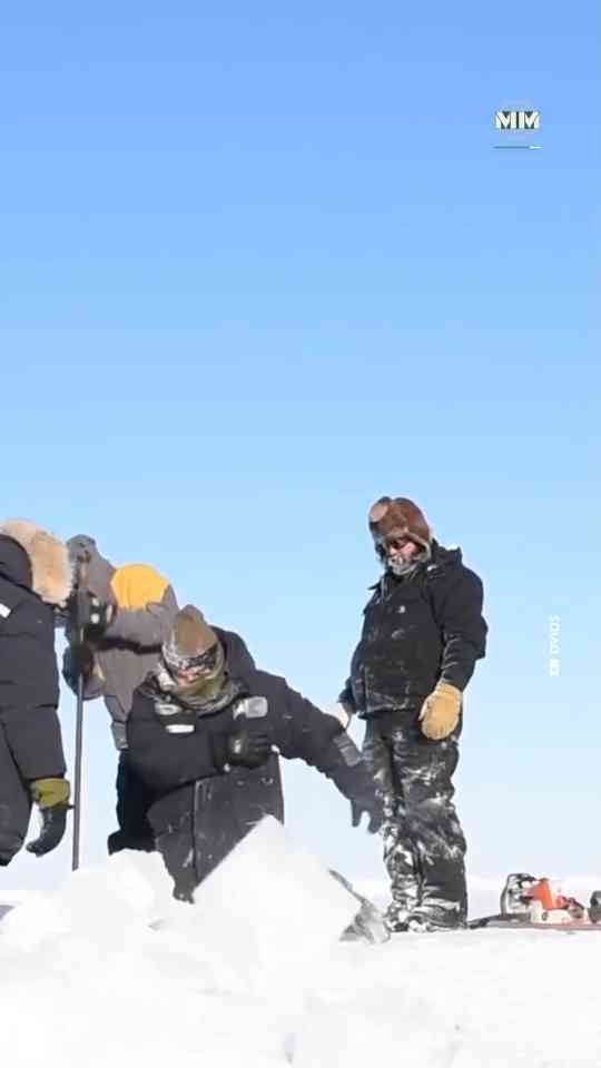 A nuclear submarine breaks the ice