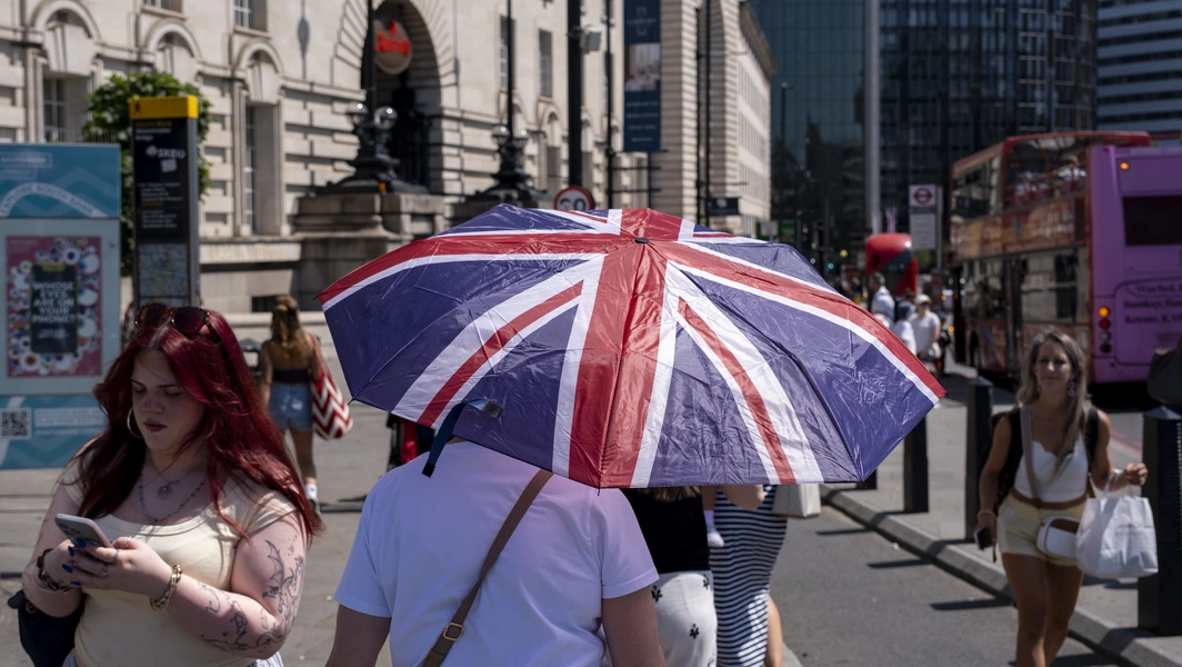 Experts share heatwave-ready office style tips amid UK heatwave