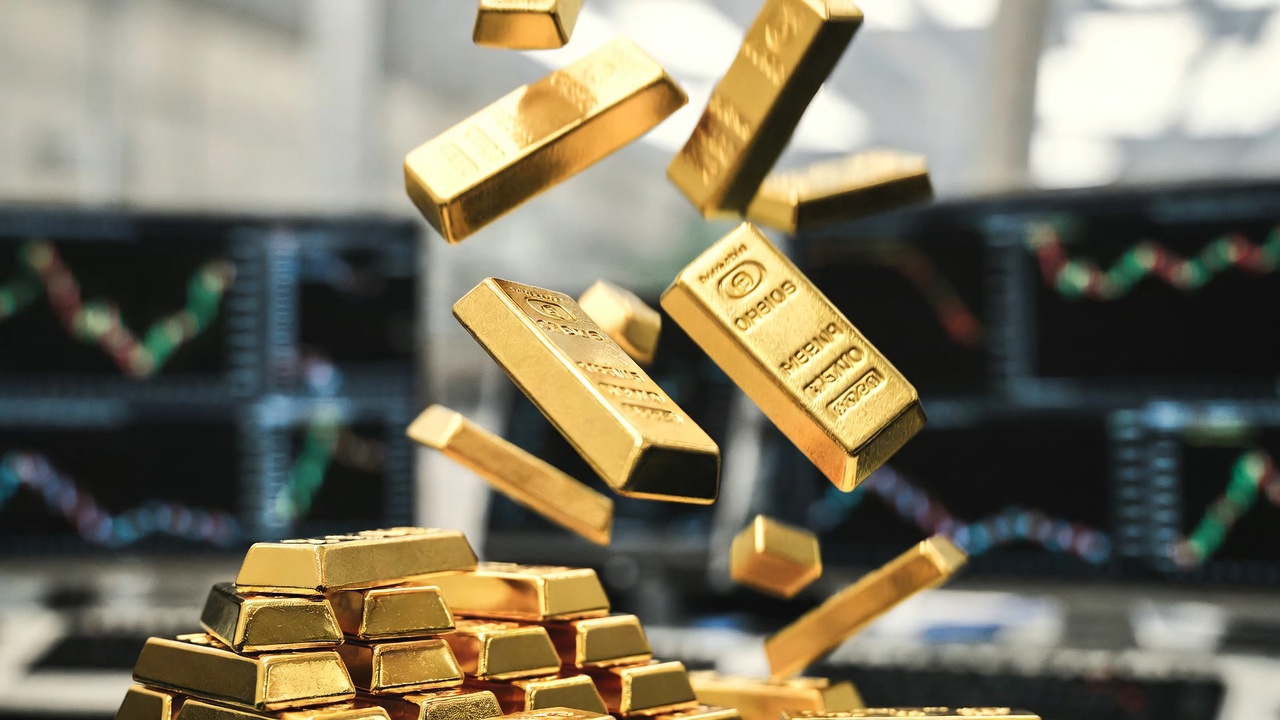 Gold set for deeper slide as Fed rate fears outweigh safe-haven demand