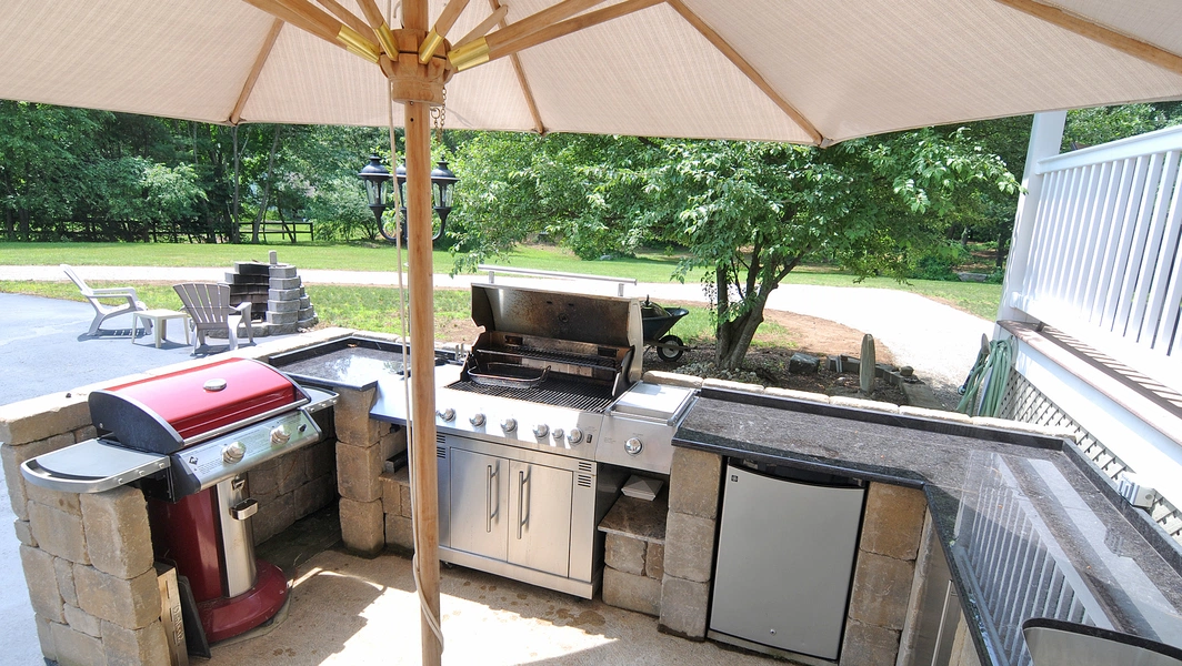 Full appliance suites and covered designs define 2026 outdoor kitchens